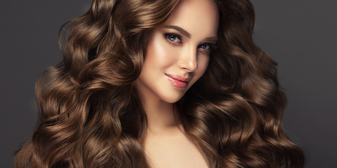 Cómo dar volumen en el pelo fino: trucos y los mejores productos