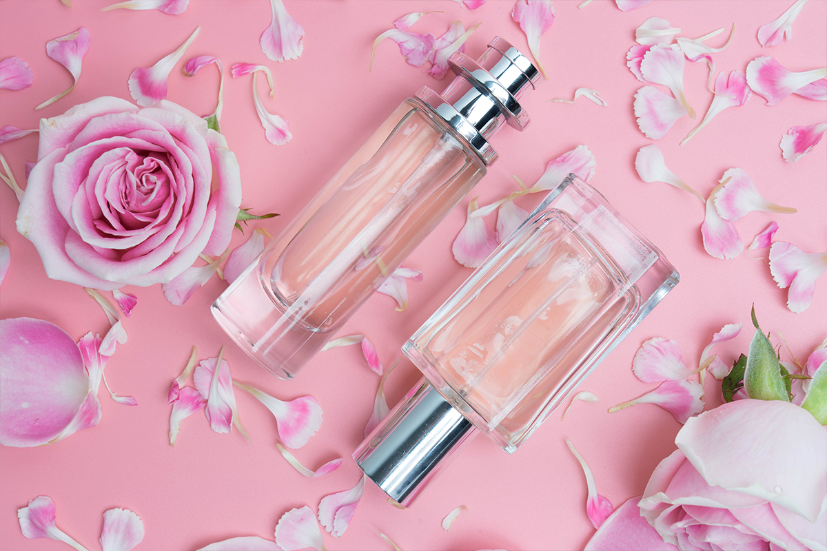 Colonias frescas de mujer que huelen a flores y primavera