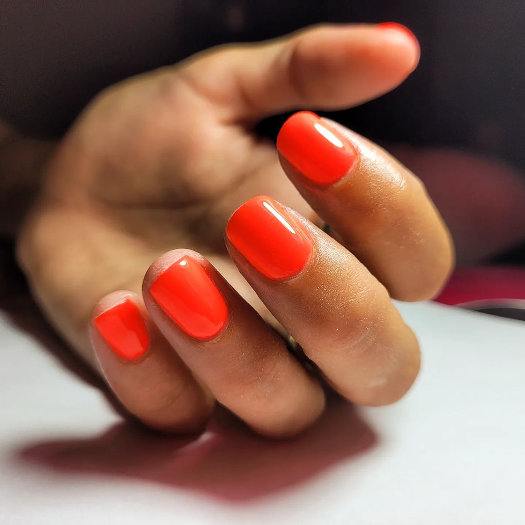 Ideas de manicura en color coral