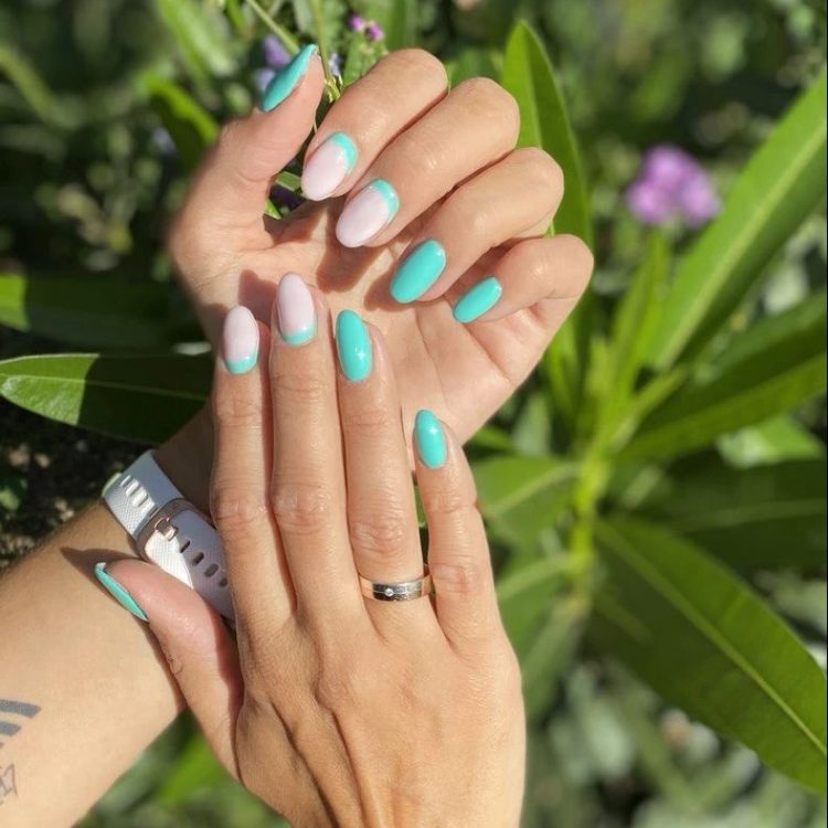 Ideas para uñas color verde agua sencillas