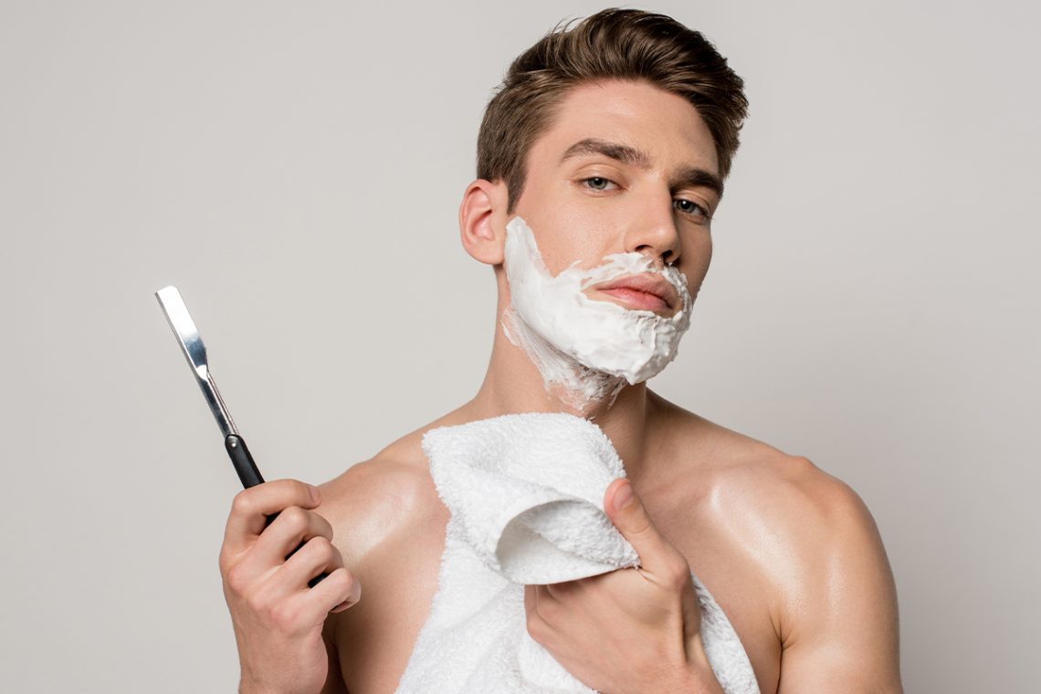 Para los más clásicos: cómo afeitarse con navaja