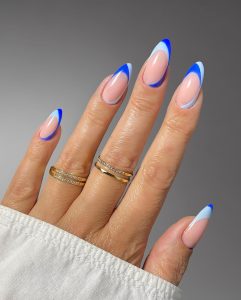 6 ideas de uñas azules 2025 muy sencillas y elegantes