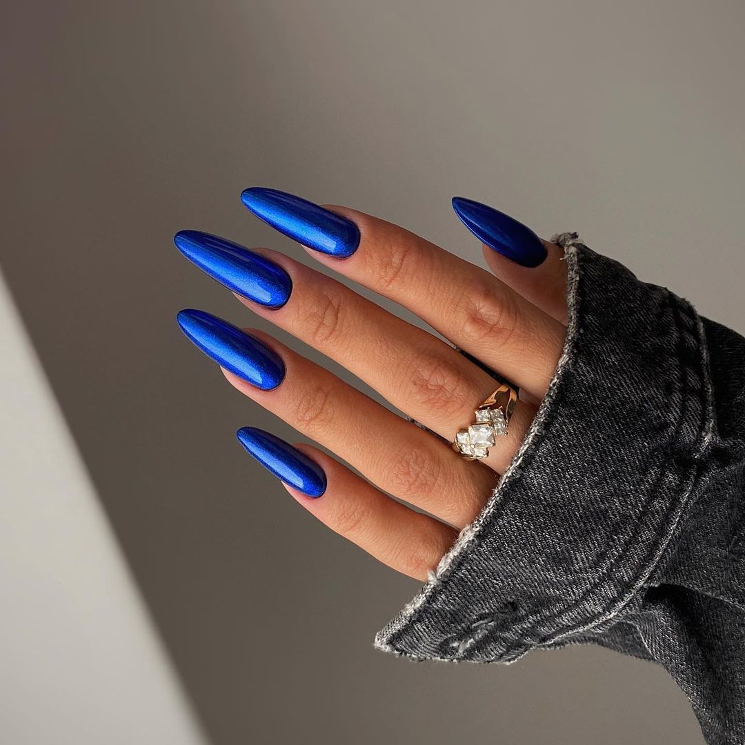 6 ideas de uñas azules 2025 muy sencillas y elegantes