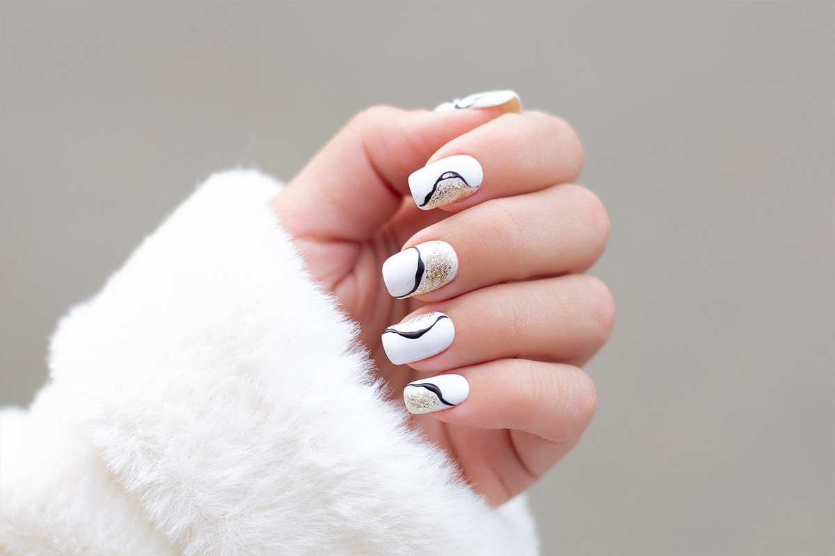 El mejor color para tu manicura e verano: uñas blancas