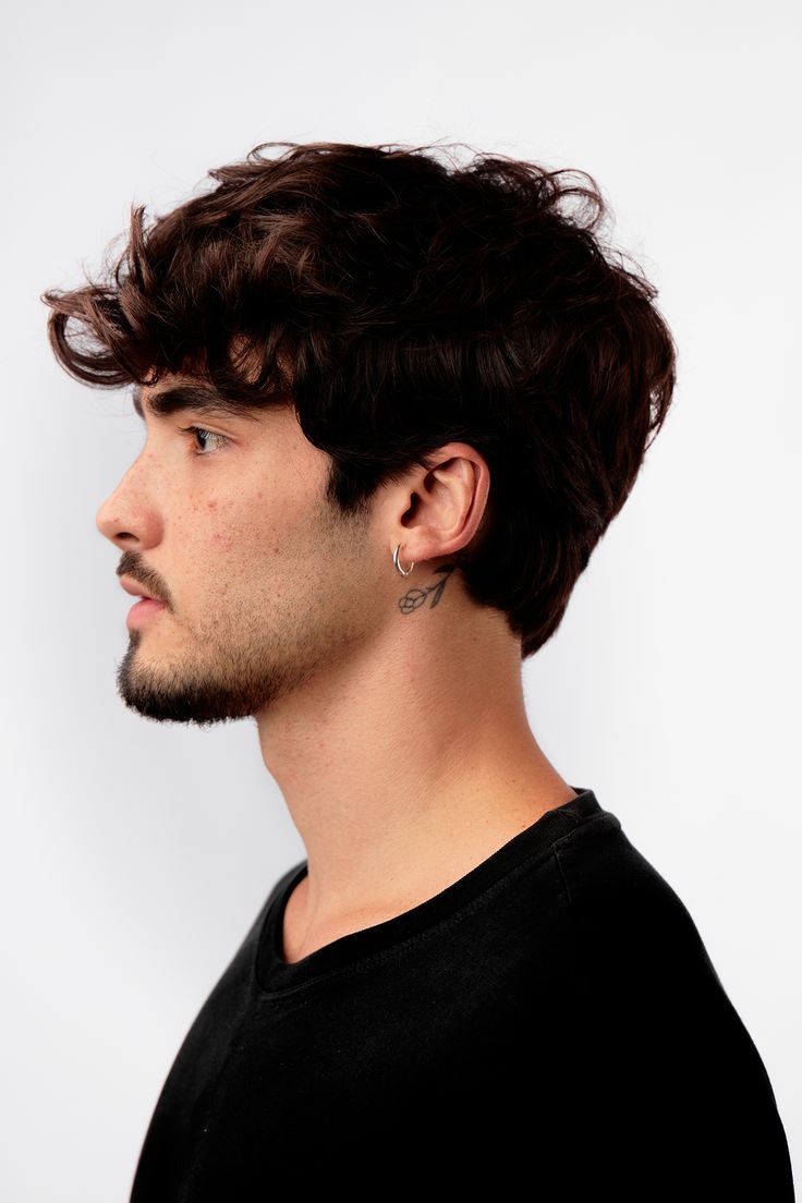 Chicos, tenemos la técnica definitiva para cortarse el flequillo en casa