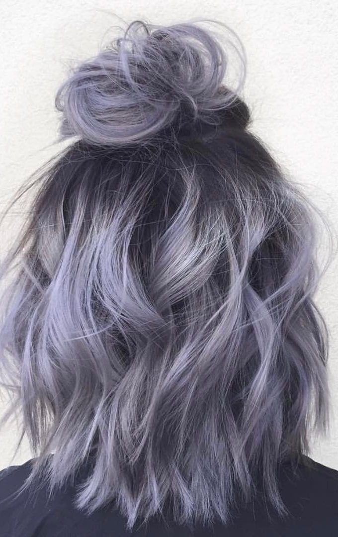 Ideas de una melena gris ceniza: 10 cortes de pelo en 2026