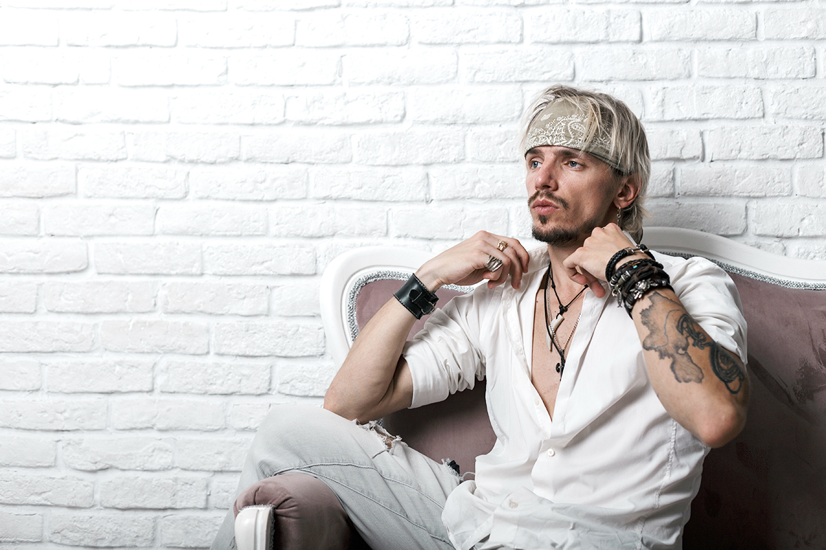 El look preferido por los famosos: las mechas rubio platino
