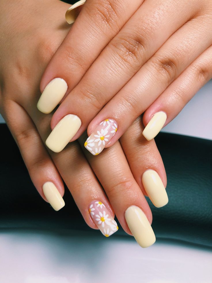 Presume de manicura elegante con estas ideas de uñas amarillo pastel
