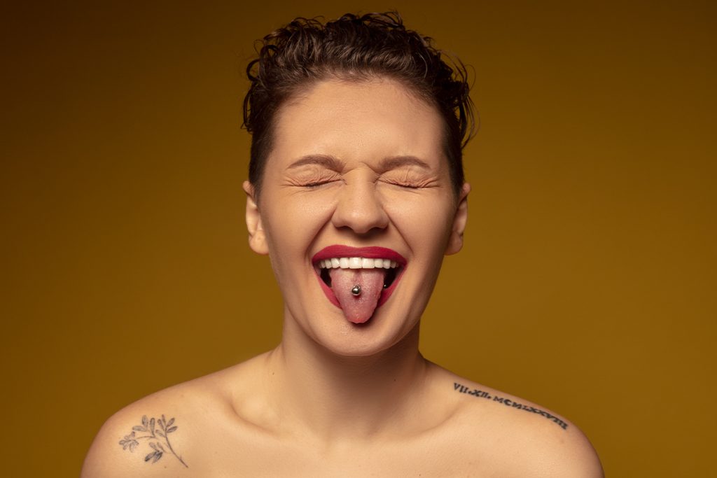 Los tipos de piercing en la lengua más comunes (y cómo se hacen)