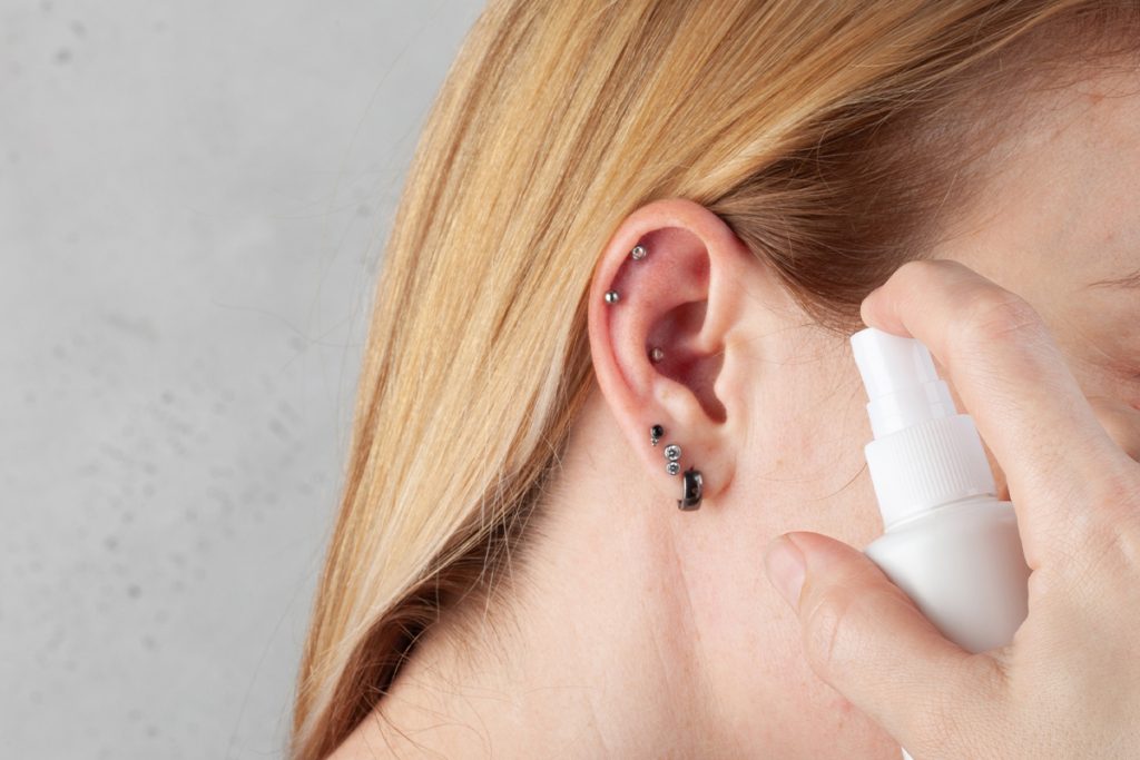 Piercing hélix infectado: cómo curarlo (y evitar que pase de nuevo)