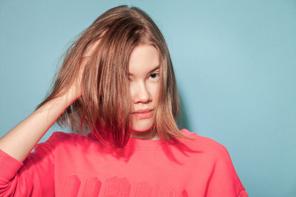 Disimular el pelo sucio: mejores productos y trucos