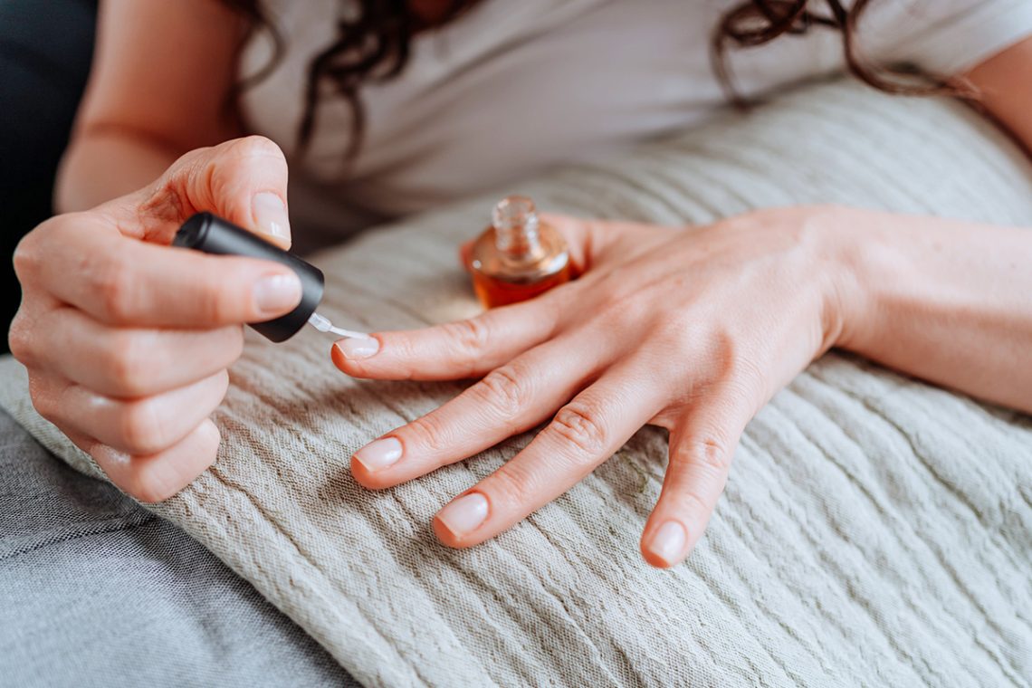 Los mejores trucos y consejos para pintarte las uñas en casa