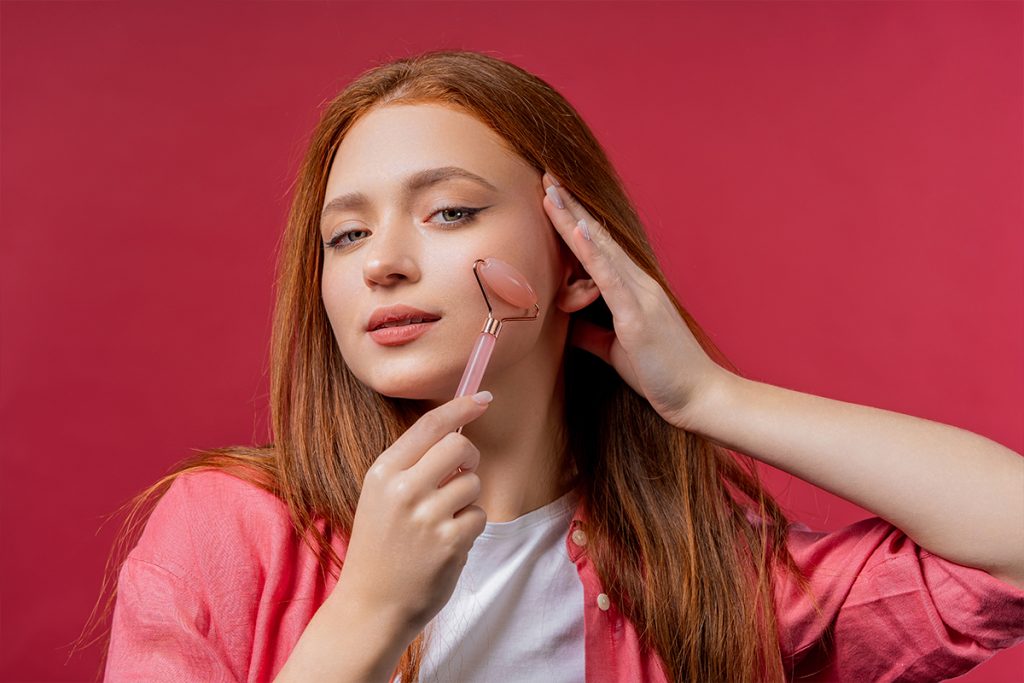 Paso a paso para darte un masaje facial (que tu rostro agradecerá)