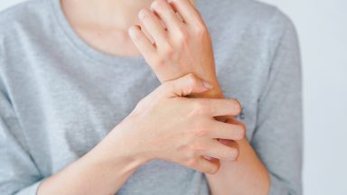 Psoriasis: qué es, cuáles son sus síntomas y cómo tratarla