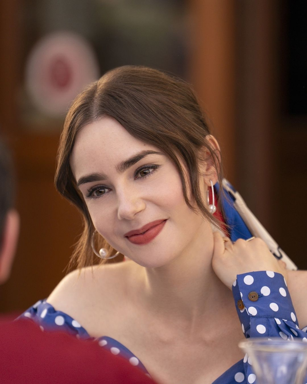 Emily in Paris y sus maquillajes de fiesta: 5 inspiraciones