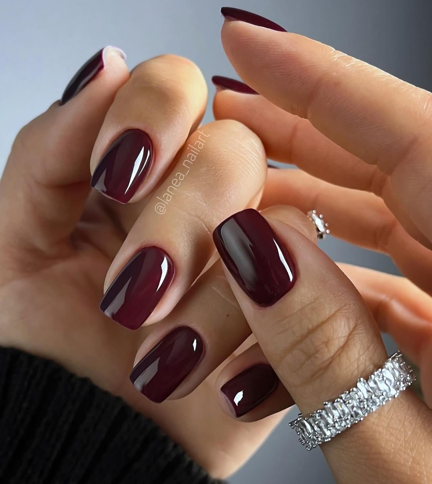 Inspírate con estas 5 ideas de manicura en color burdeos