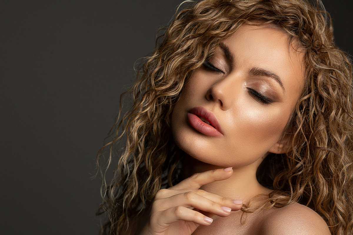 Guía para un maquillaje de contraste medio perfecto